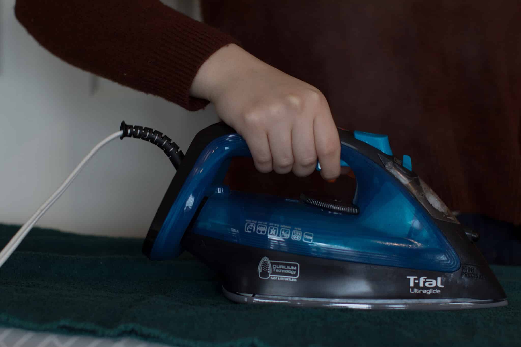 4 Easy Steps to Clean an Iron - House Work